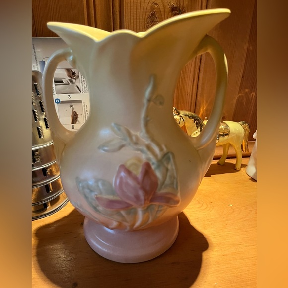 hull | Accents | Vintage Hull Pottery Vase Cream With Pink Flower ...